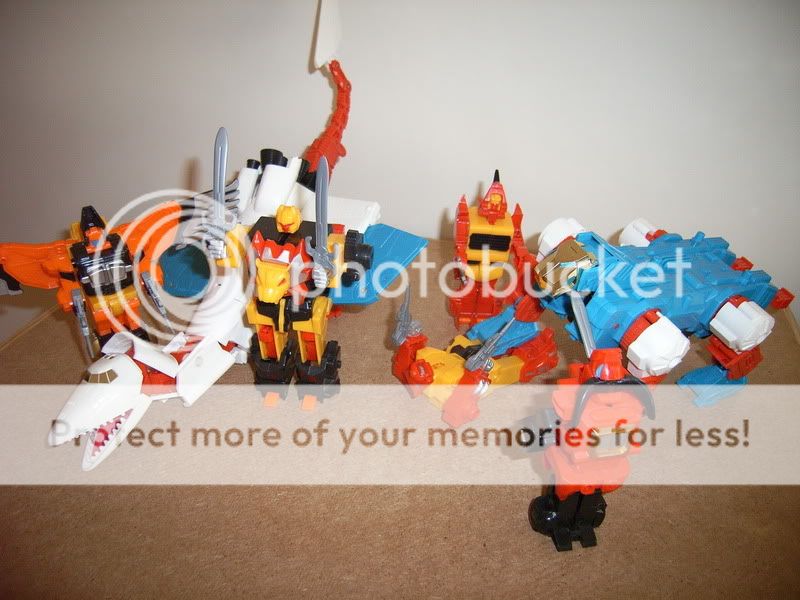 KO Mini Predaking & Oversize Soundwave with Laserbeak & Ravage ...