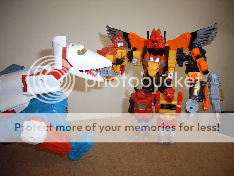 KO Mini Predaking & Oversize Soundwave with Laserbeak & Ravage ...